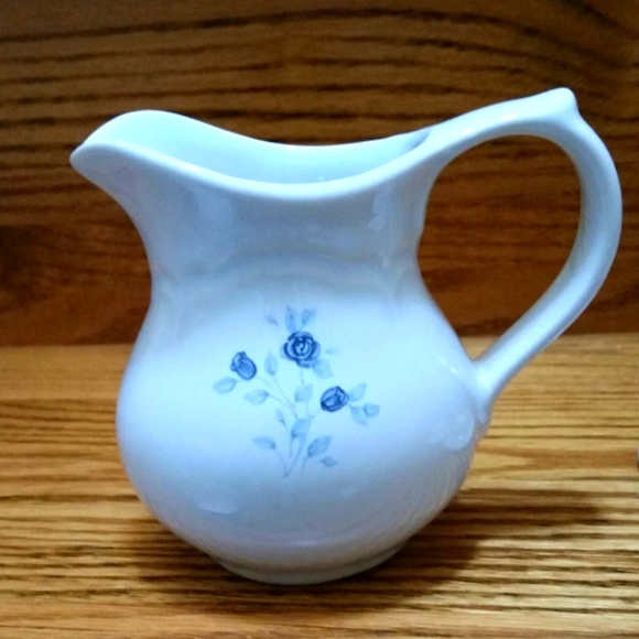 Pfaltzgraff | Kitchen | Pfaltzgraff Poetry Glossy Blue Rose Pattern ...